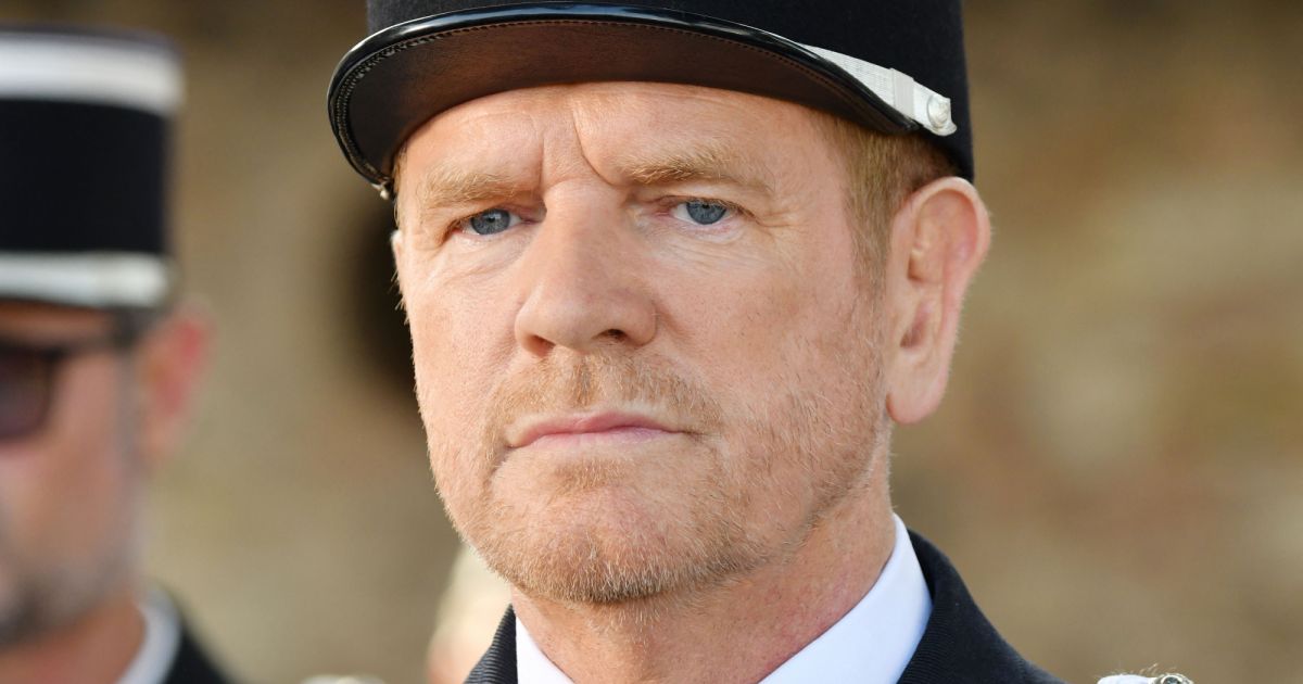 Exclusif - Xavier Deluc, en uniforme, durant le tournage de la nouvelle ...