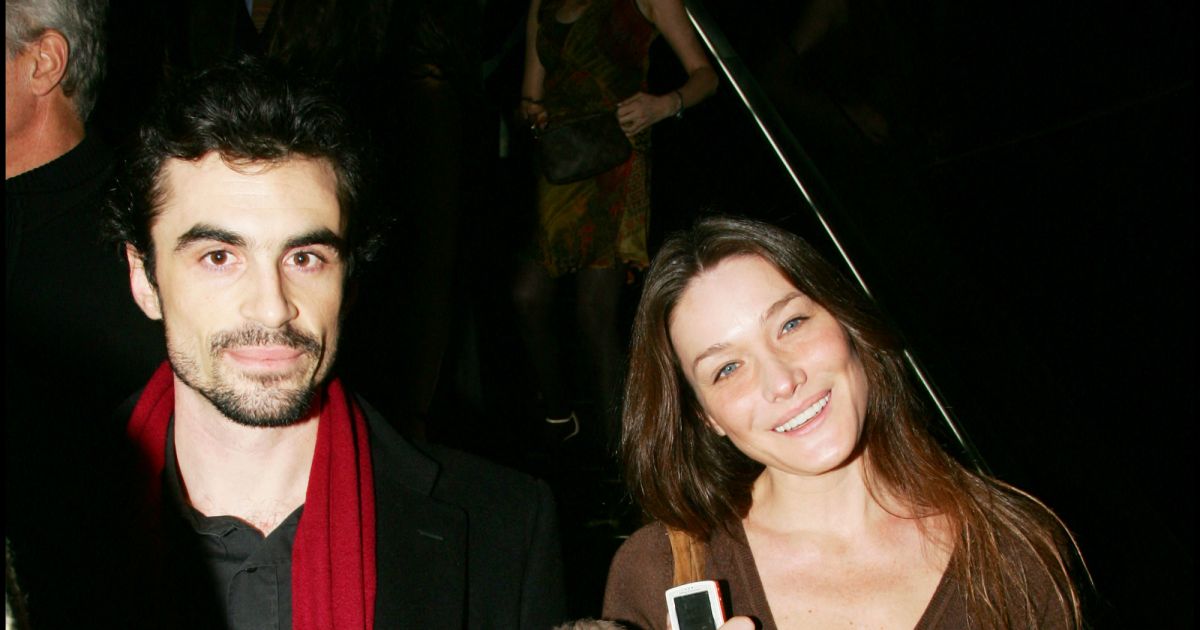 Carla Bruni et Raphaël Enthoven à Paris en 2006. - Purepeople