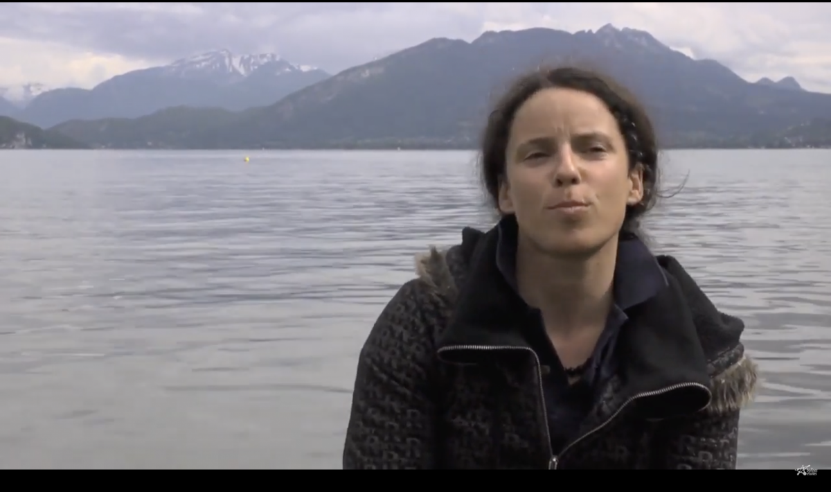 Photo : Julie Pomagalski dans la vidéo Youtube "Julie POMAGALSKI : Osez ...