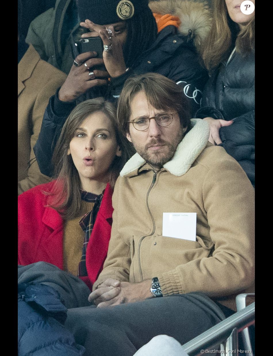 Mathieu Vergne et sa femme Ophélie Meunier dans les tribunes du parc ...