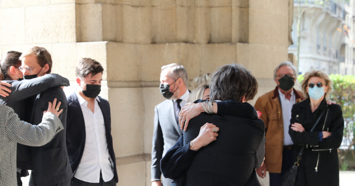 Obsèques d'Yves Rénier : Jean-Luc Reichmann accablé, Véronique Genest ...