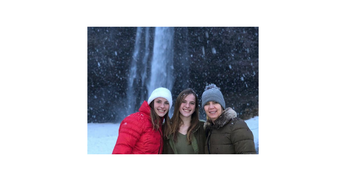 Cali Sheldon et sa soeur Noelle (avec leur mère) - Purepeople