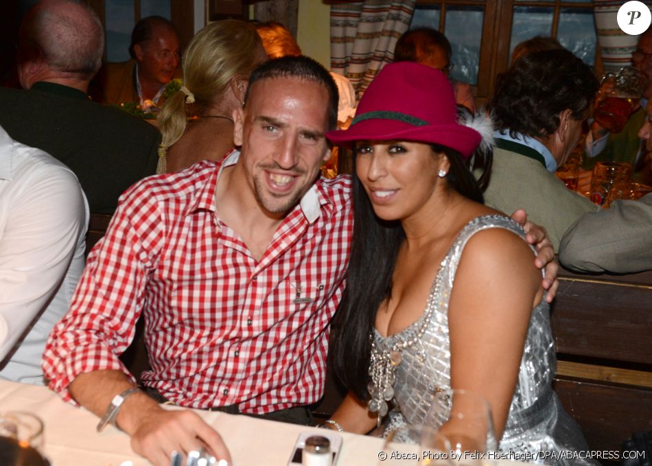 Franck Ribéry et sa femme Wahiba lors de l'Oktoberfest, à Munich. Photo ...