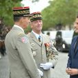 Le général Christophe Abad, gouverneur militaire de Paris, le général ...
