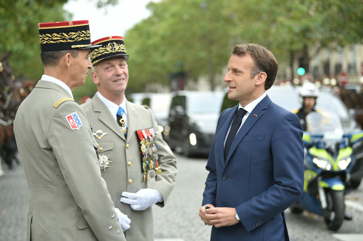 Photo : Le général Christophe Abad, gouverneur militaire de Paris, le ...