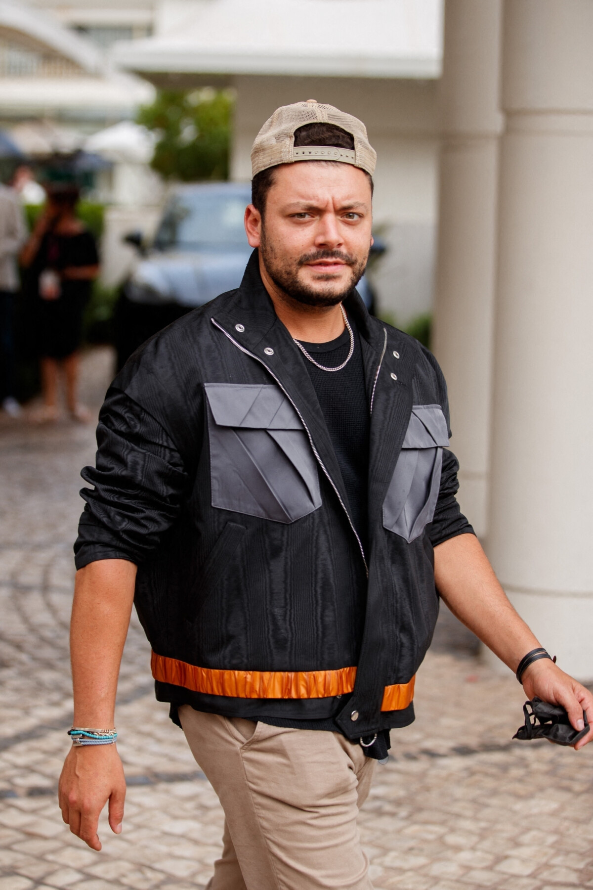 Photo : Kev Adams aperçu à la sortie de l'hôtel Martinez pendant le 74 ...