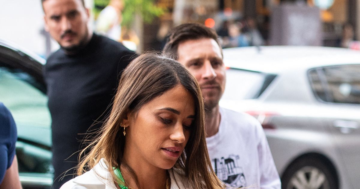 Exclusif - Antonella Roccuzzo (ensemble survêtement noir Adidas) sort ...