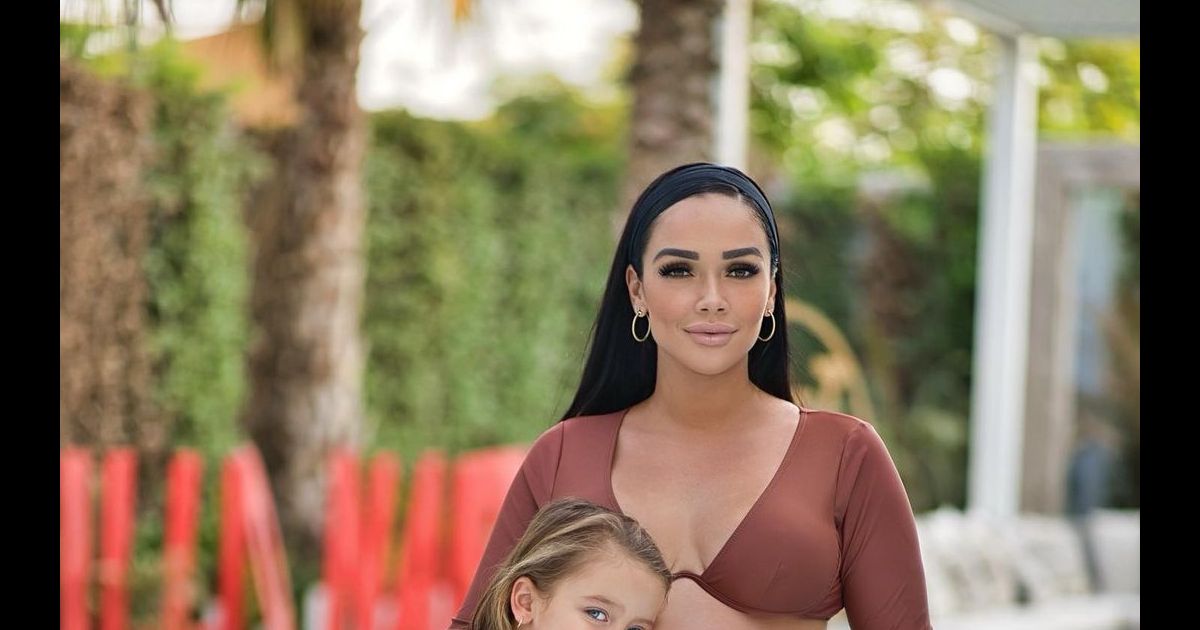 Jazz, enceinte, et sa fille Chelsea - Purepeople