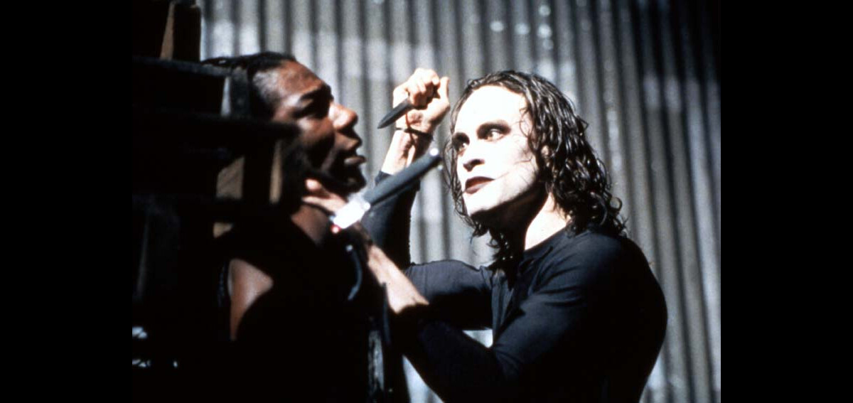 Photo : Brandon Lee dans le film "The Crow", en 1994. - Purepeople