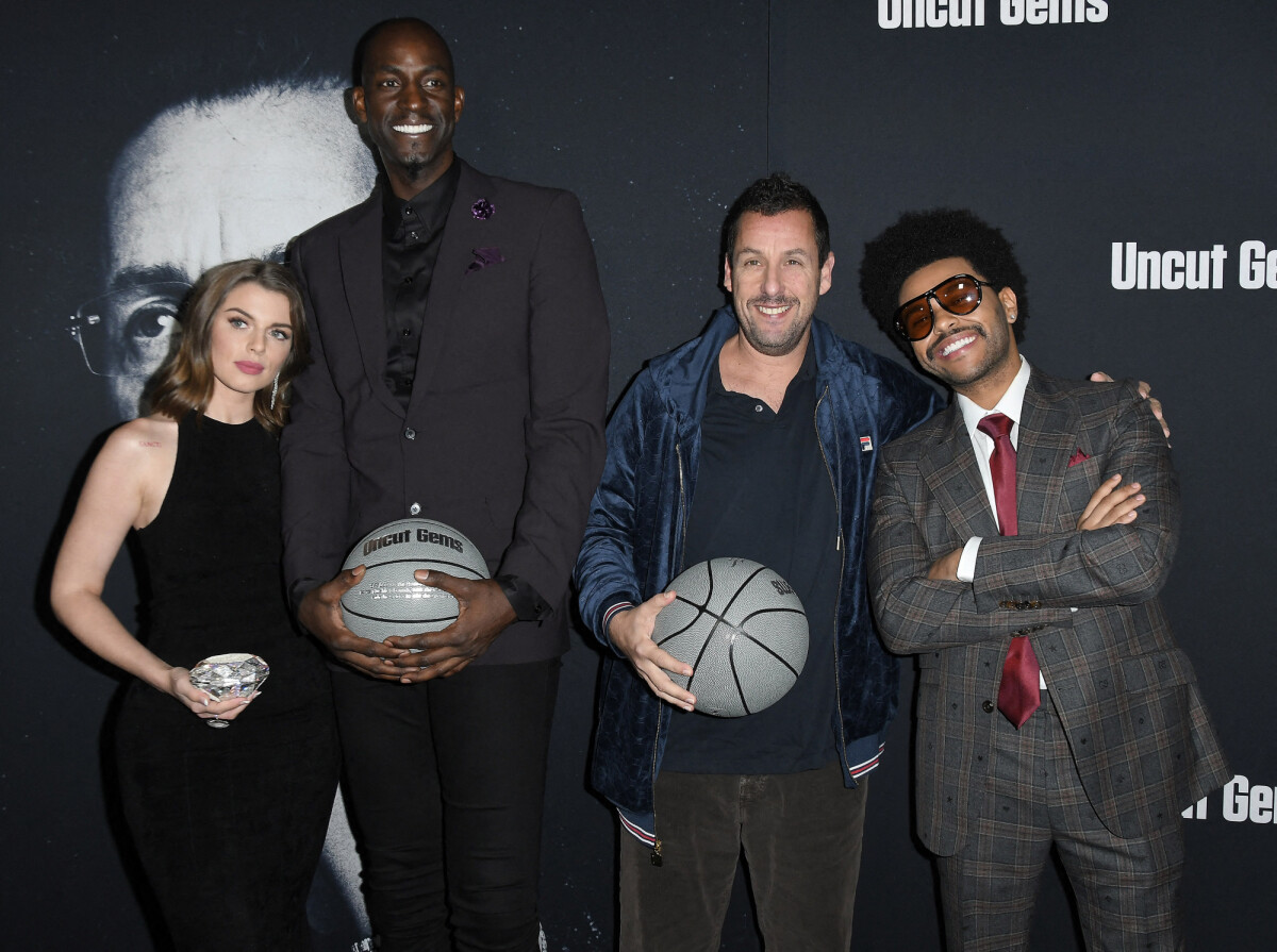 Photo : Julia Fox, Kevin Garnett, Adam Sandler et The Weeknd à l'avant ...