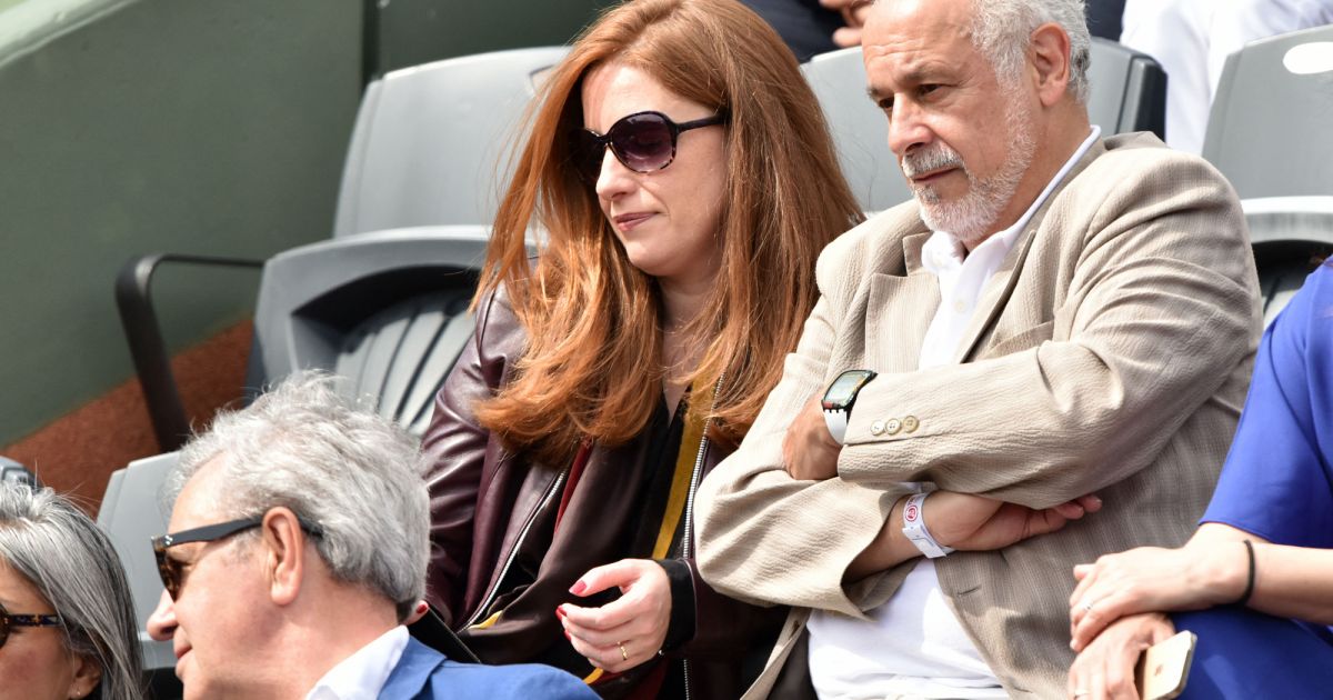 Francis Perrin et sa femme Gersende dans les tribunes lors du tournoi ...