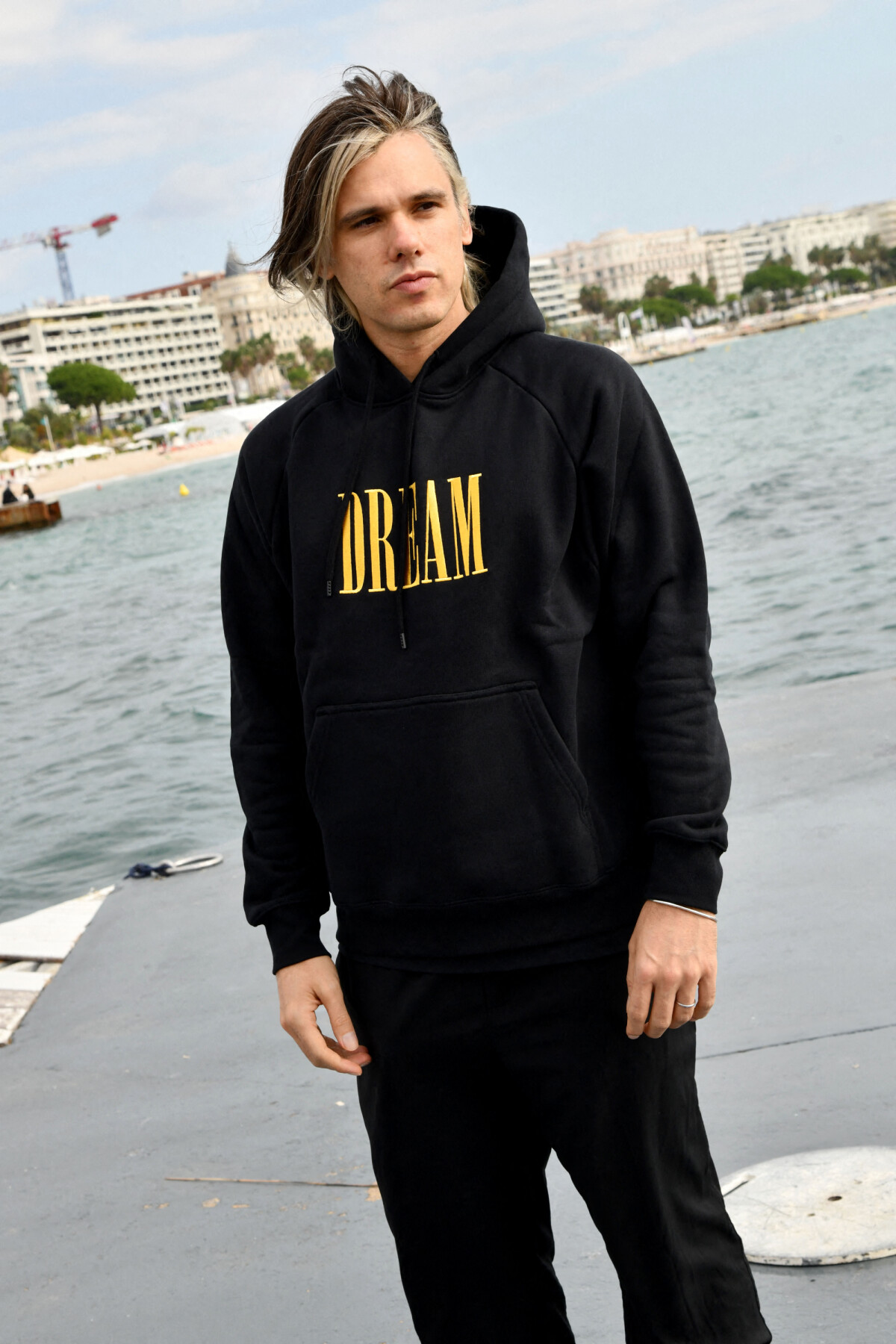 Photo : Orelsan durant un Photocall pour la série "Montre jamais ça à ...