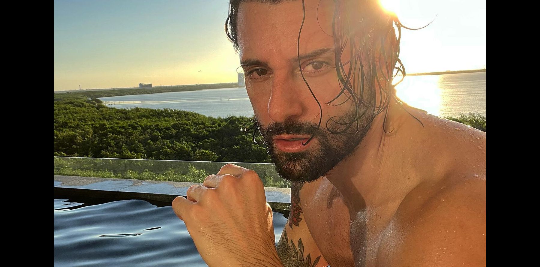 Hugo Manos, en couple avec Laurent Ruquier : le beau gosse partage des ...