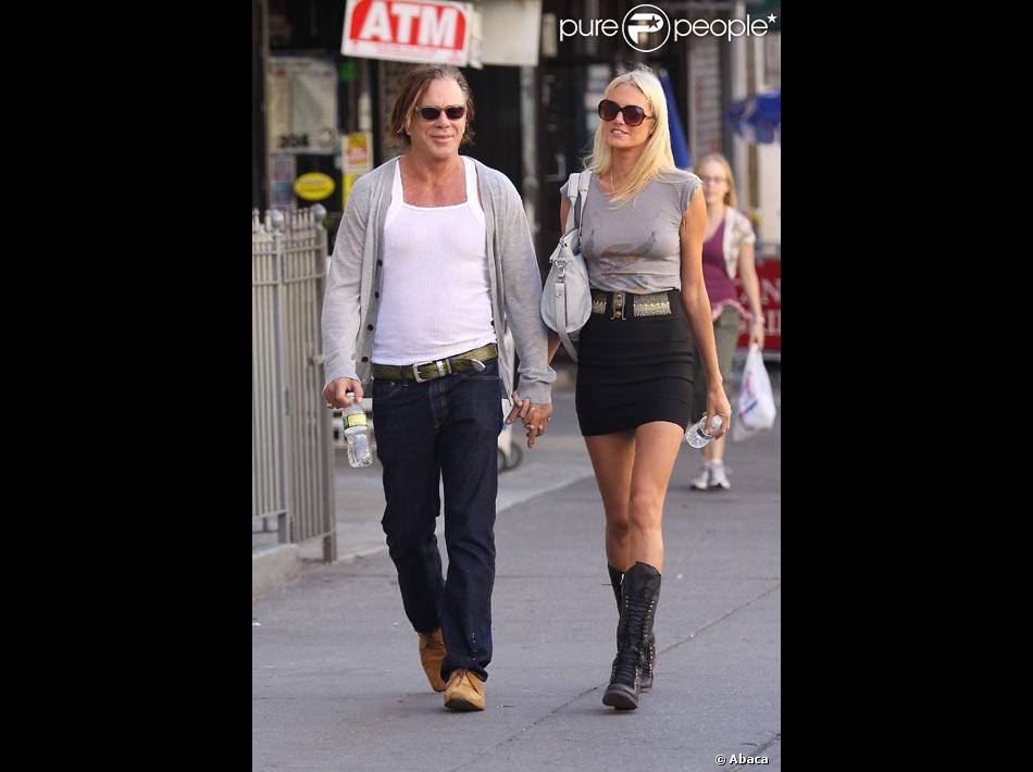 Mickey Rourke et sa fiancée le top model russe Elena Kulteskaya ...