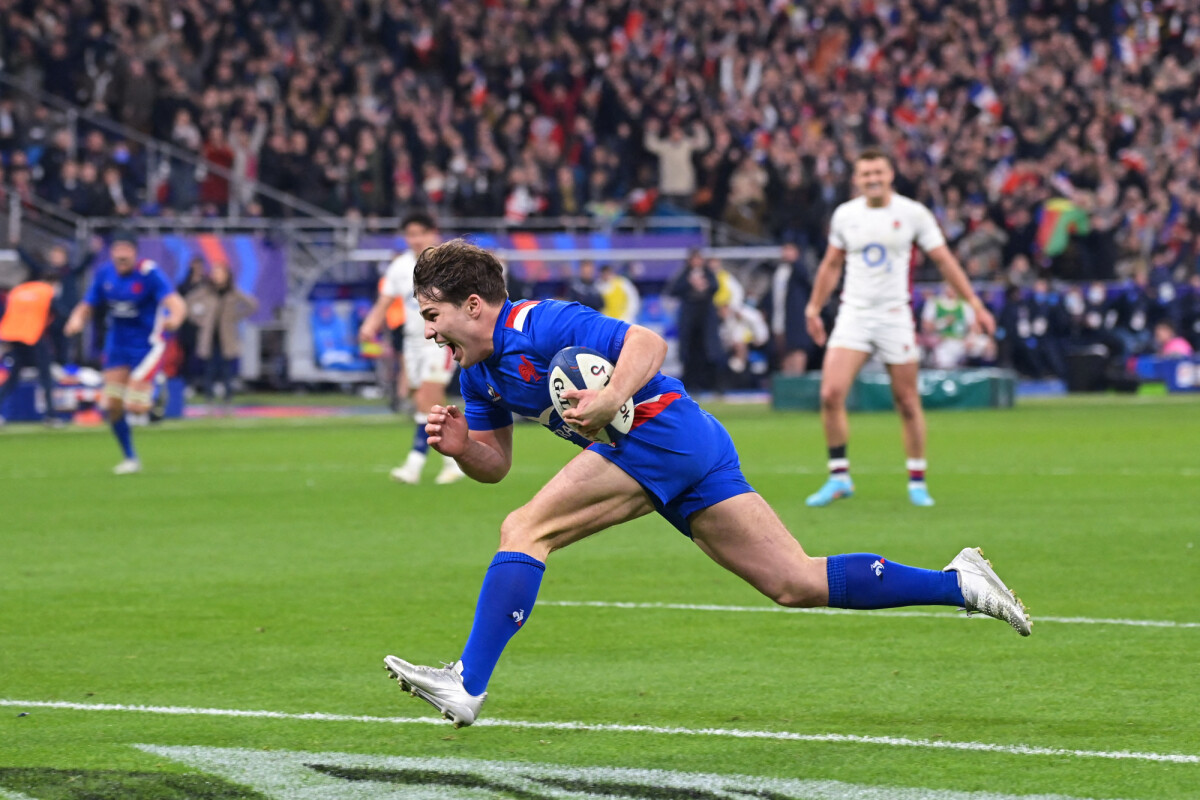 Photo : Essai de Antoine Dupont ( 9 - France ) - Match de rugby du ...