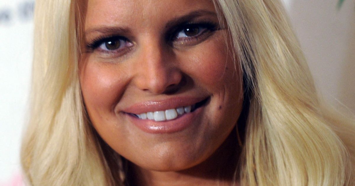 Jessica Simpson souriante a l'événement Outstanding Mother Awards a New ...