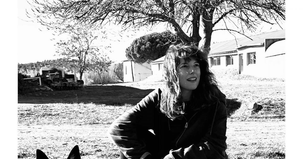 Hélène Degy en plein tournage - Purepeople