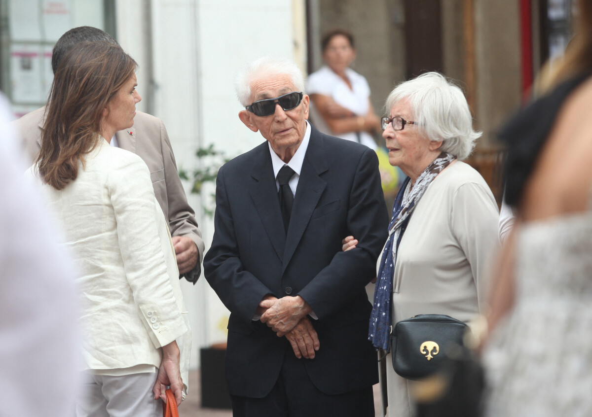 Photo : L'ancien ministre Bernard Pons et son épouse - Funerailles de ...