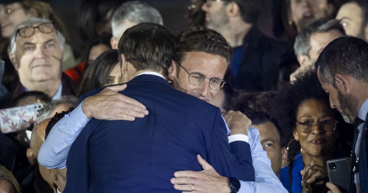 Le président Emmanuel Macron et son frère Laurent au Champ de Mars le ...