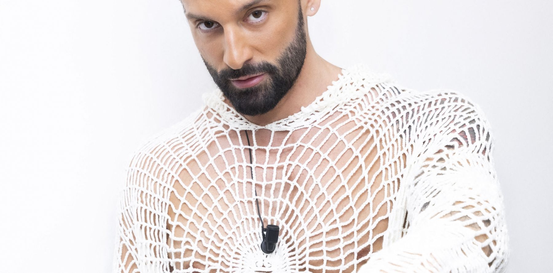 Hugo Manos "habillé comme un trav" : critique violente, le chéri de ...