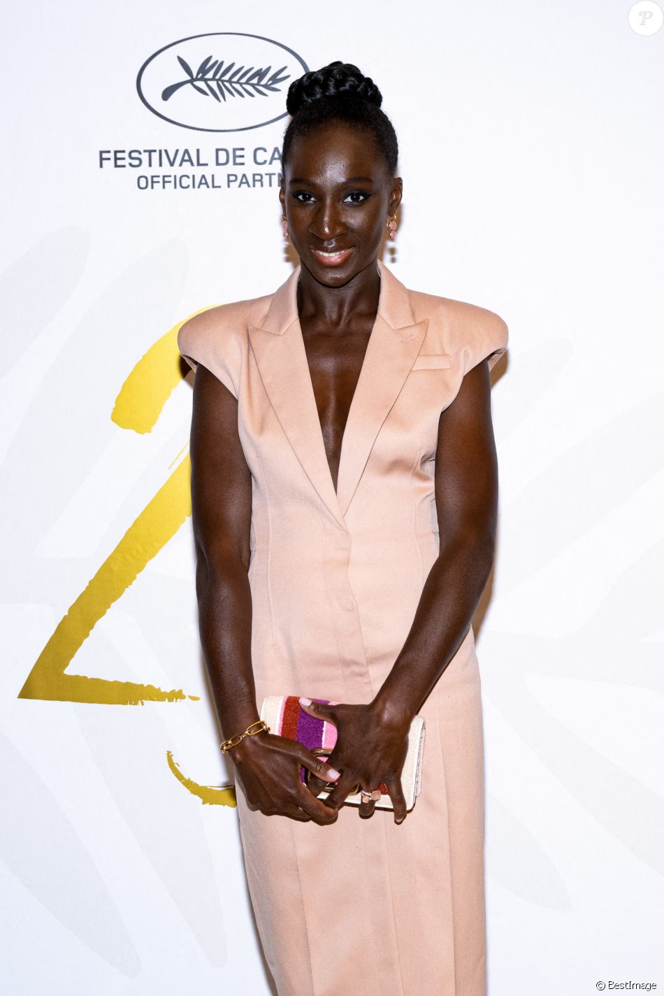 Eye Haidara au photocall du dîner L'Oréal lors du 75ème Festival ...