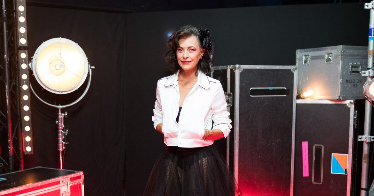 Exclusif - La chanteuse Lio - Backstage de l'enregistrement de l ...