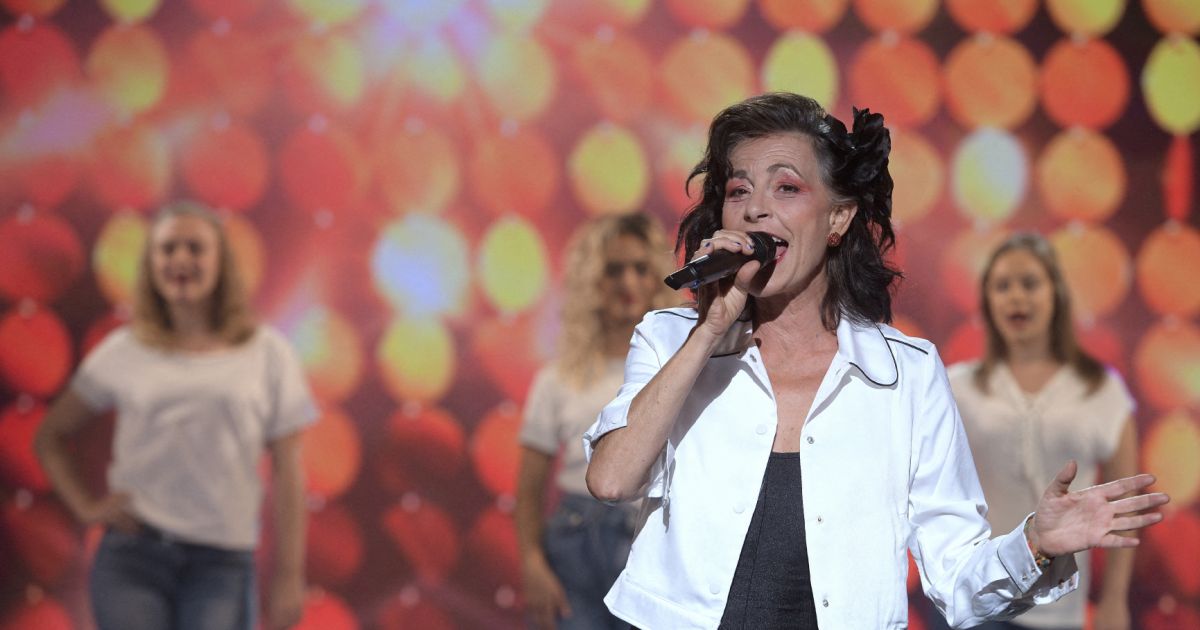 Exclusif - La chanteuse Lio - Enregistrement de l'émission 300 choeurs ...