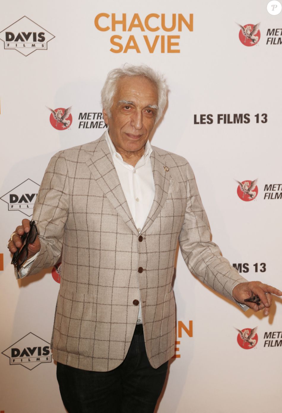 Gérard Darmon lors de l'avant-première du film Chacun sa vie au cinéma ...
