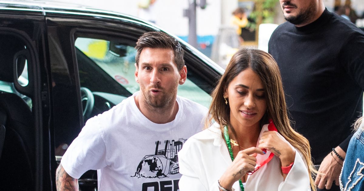 Exclusif - Antonella Roccuzzo (ensemble survêtement noir Adidas) sort ...