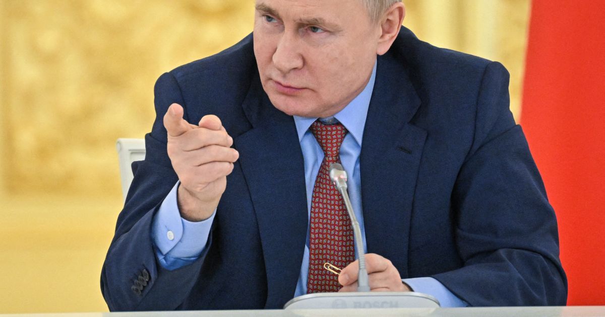 Le président russe Vladimir Poutine rencontre des membres de l ...