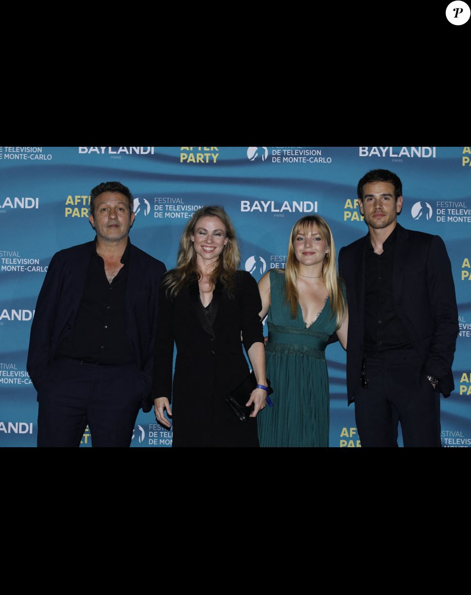 Adrien Rob (Demain nous appartient) en couple et marié avec une bombe ...