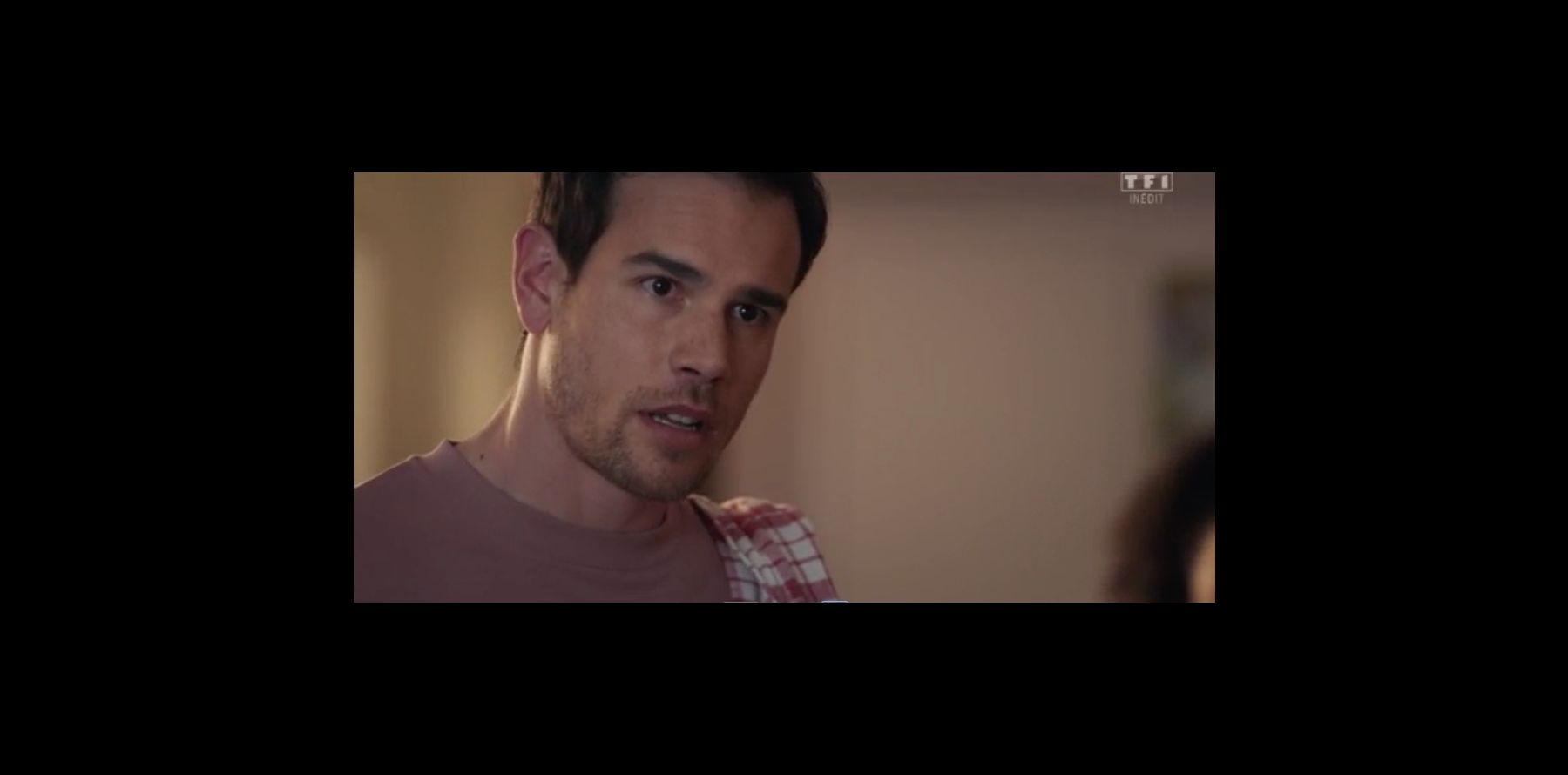 Adrien Rob (Demain nous appartient) en couple et marié avec une bombe ...