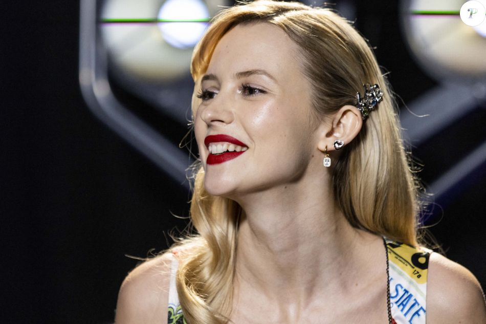 Exclusif - La chanteuse Angele - Backstage - Enregistrement de l ...