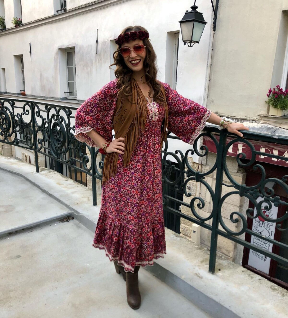 Photo : Candice Parise chante lors du défilé du 14 juillet 2022 ...