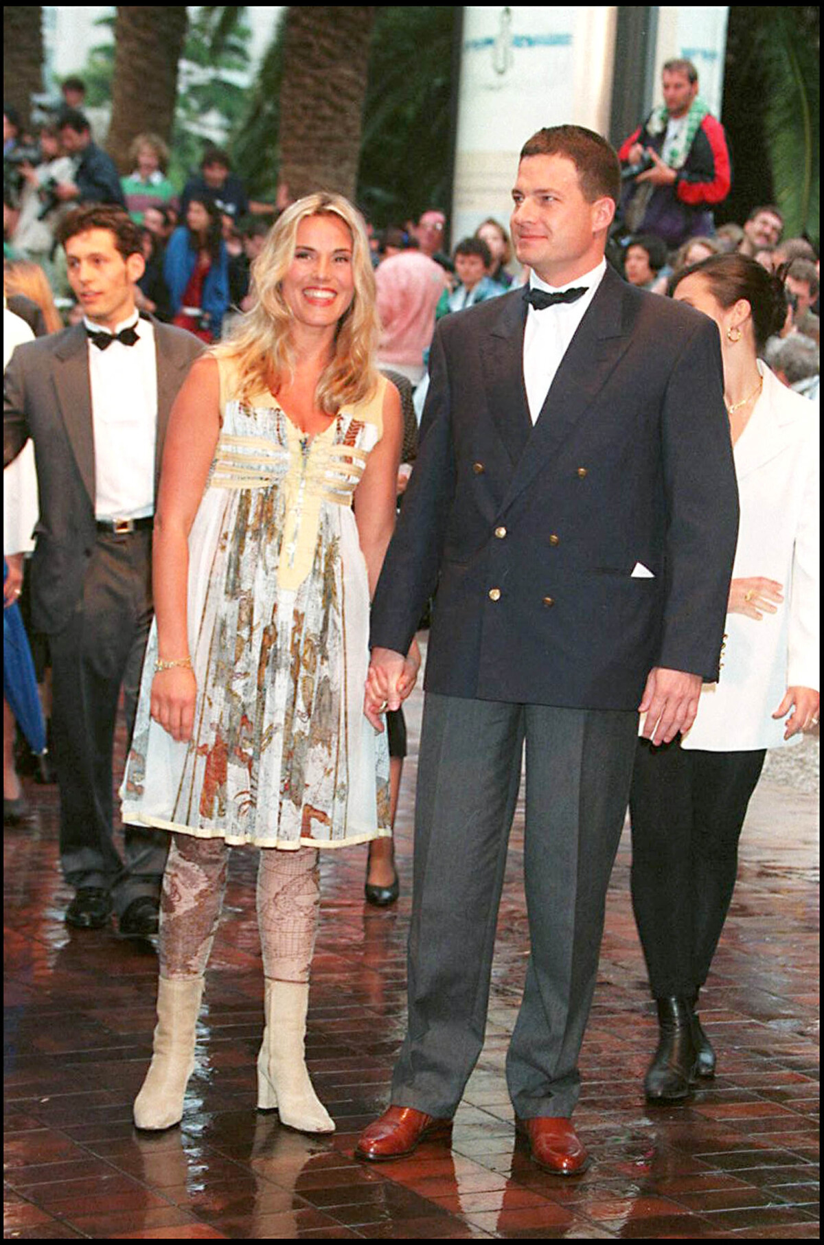 Photo : Sophie Favier et un ami au festival de Cannes en 1994. - Purepeople