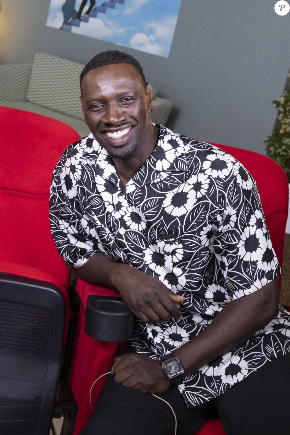 Interview de Omar Sy par A.Trapenard pour Brut lors du 75ème Festival ...