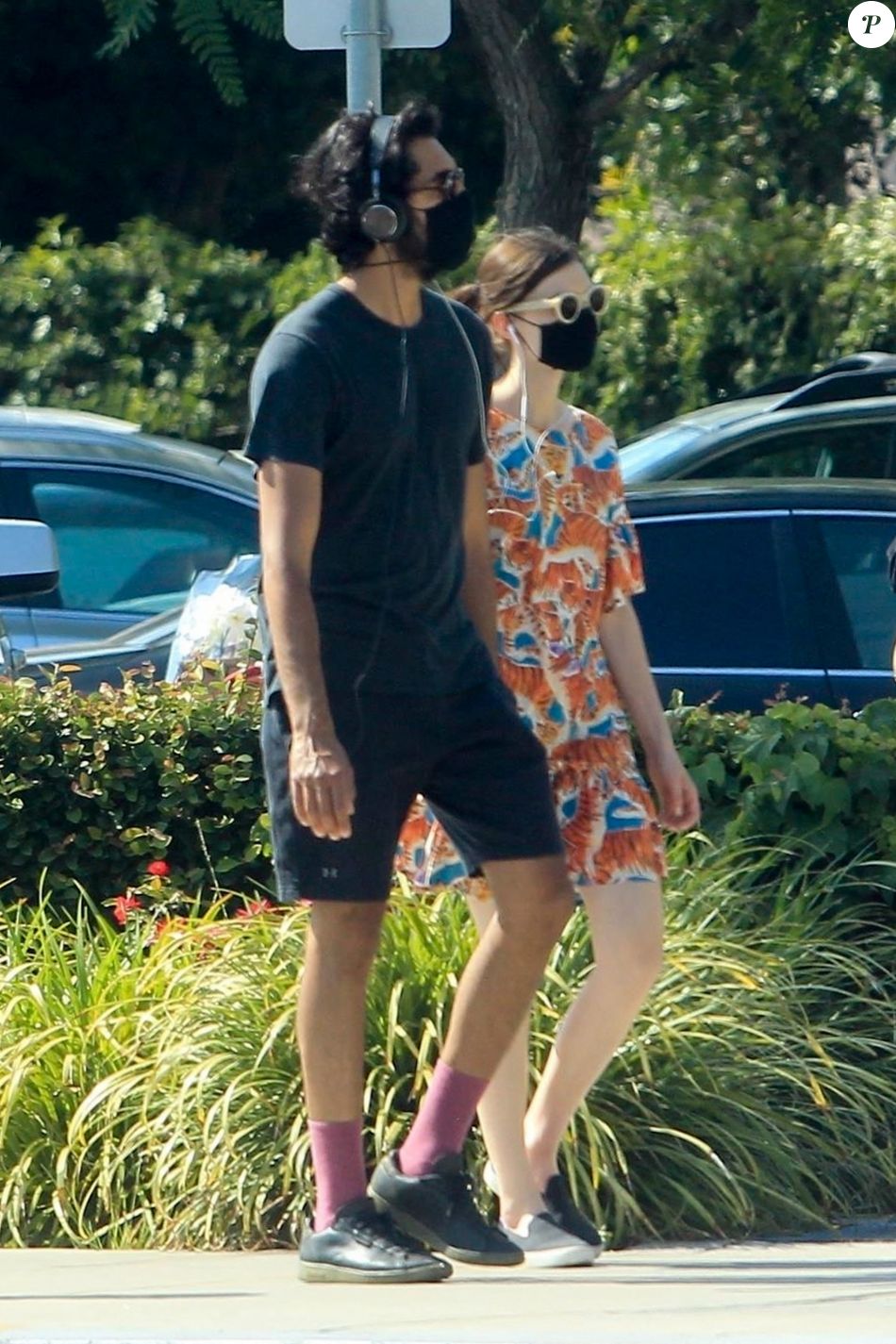 Dev Patel et sa compagne Tilda Cobham-Hervey, masqués en raison de l ...