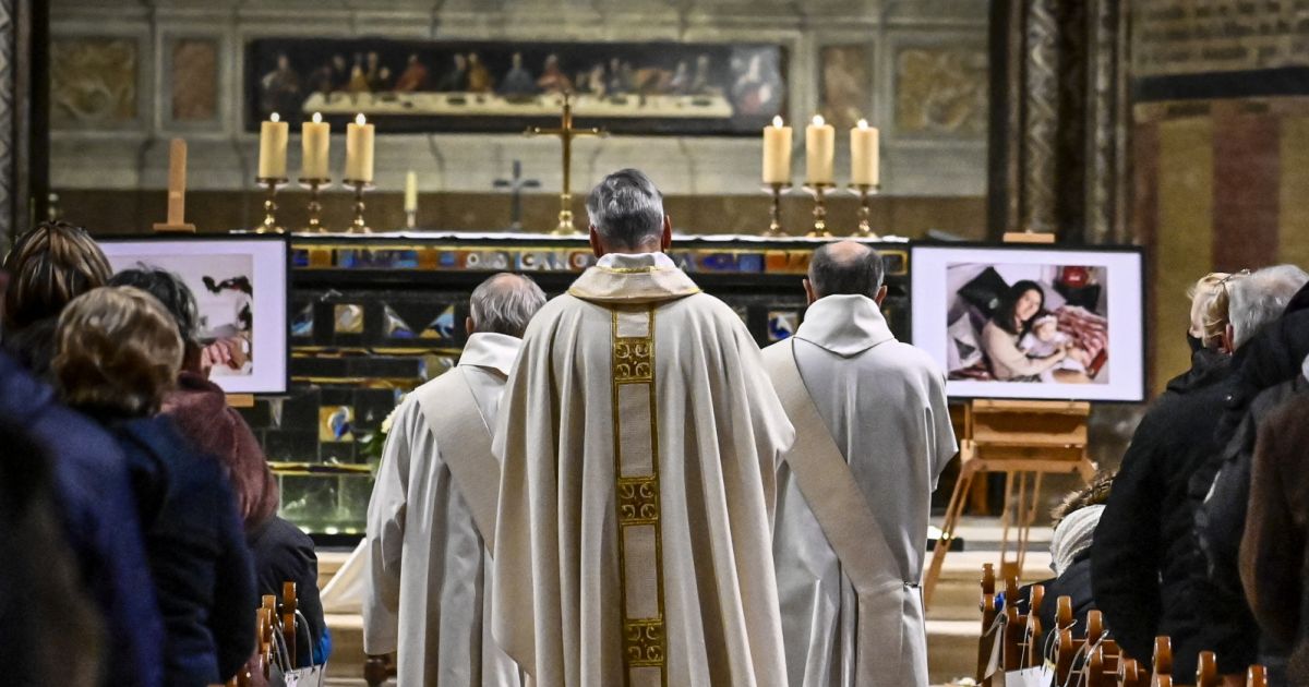 Un rassemblement religieux a lieu à la cathédrale d'Albi, France, le 8 ...