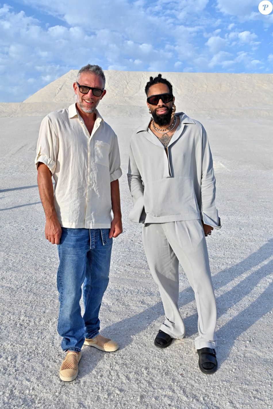 Vincent Cassel et Fary Lopes durant le défilé Le Papier la collection ...