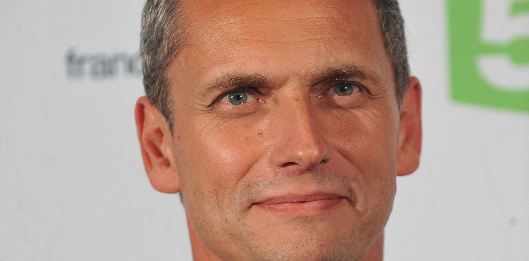 Louis Laforge sur un lit d'hôpital : le journaliste de France Info ...