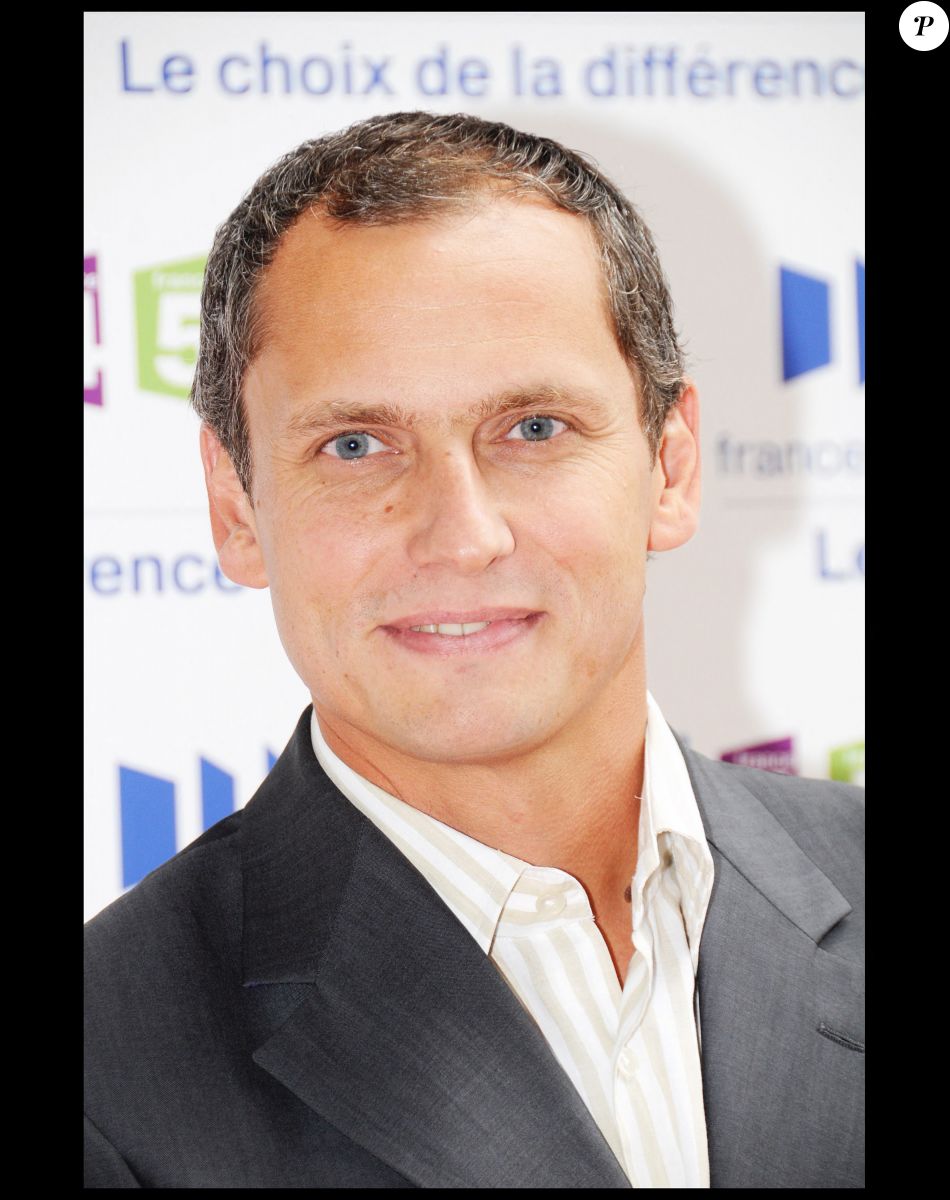 Louis Laforge sur un lit d'hôpital : le journaliste de France Info ...