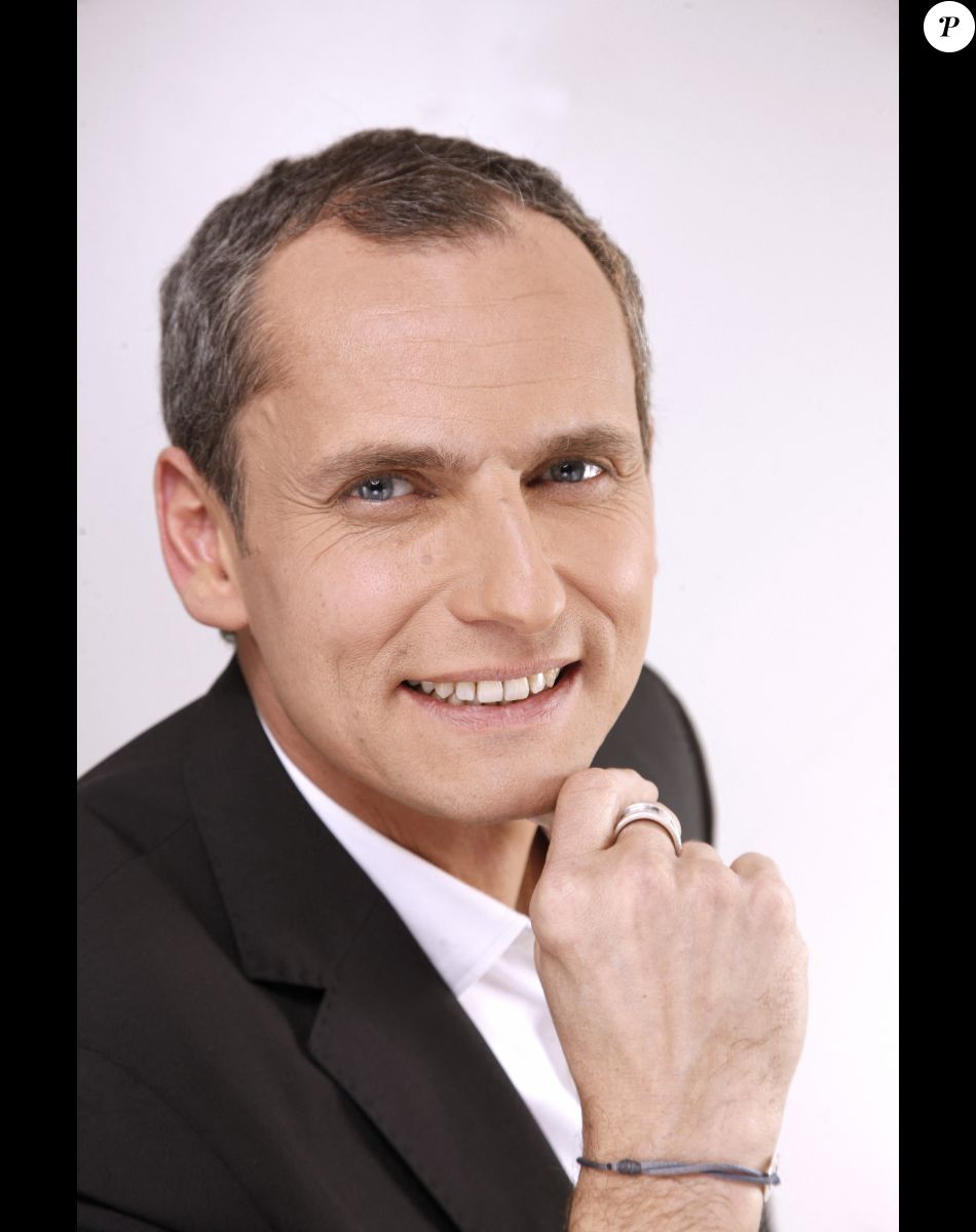 Louis Laforge sur un lit d'hôpital : le journaliste de France Info ...