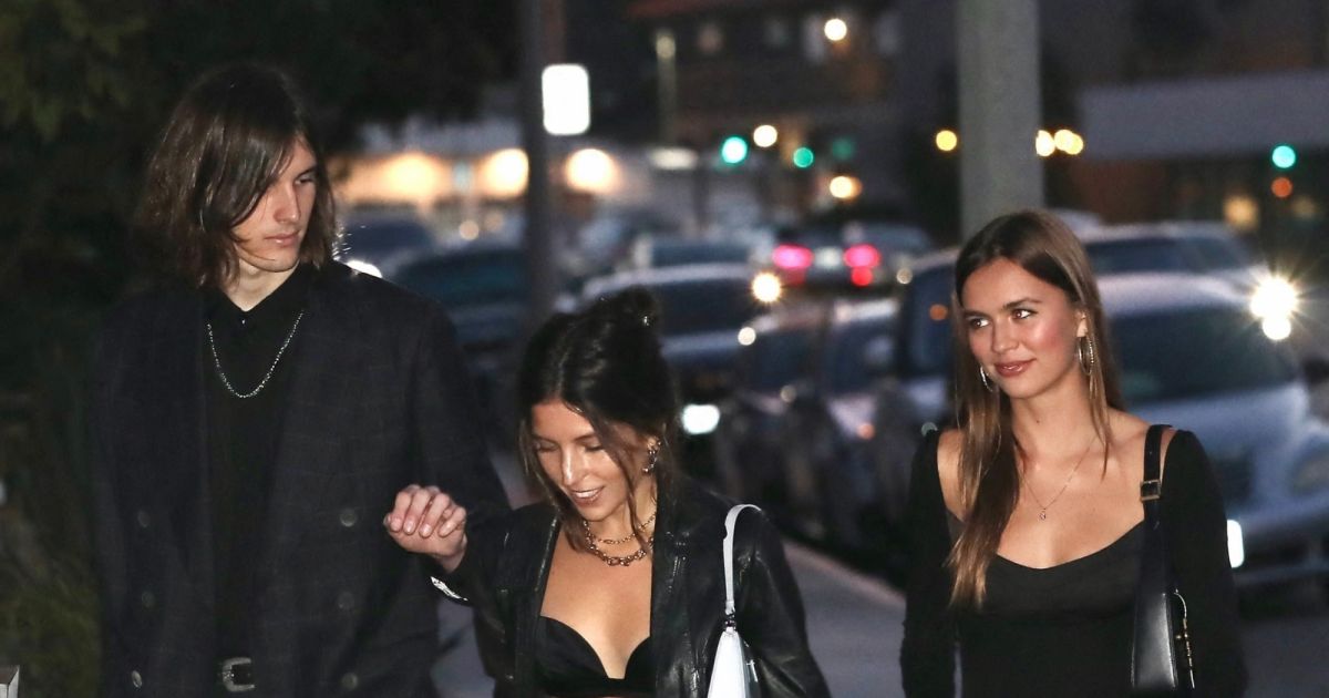 Dylan Brosnan et sa compagne Avery Wheless quittent une soirée à Malibu ...