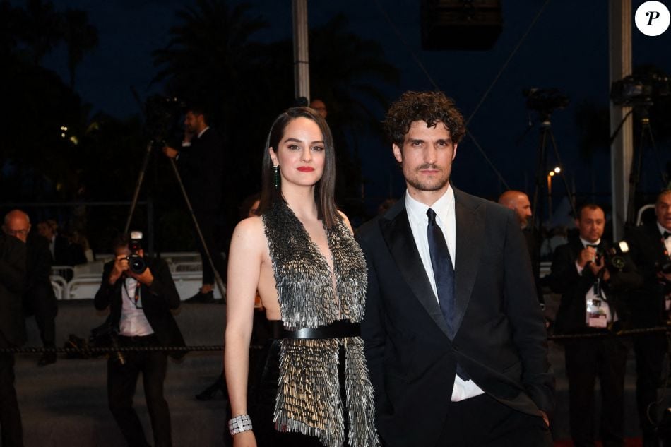 Anouk Grinberg et Louis Garrel - Descente des marches du film L ...