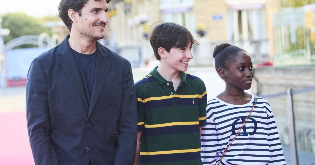 Joseph Engel entouré de Louis Garrel et sa fille Oumy (Céline ...