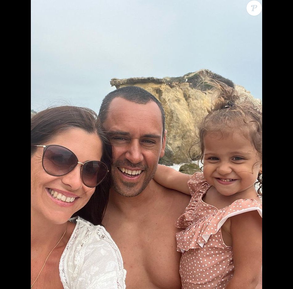 Delphine Colas, son mari Cédric et leur fille Alba. - Purepeople
