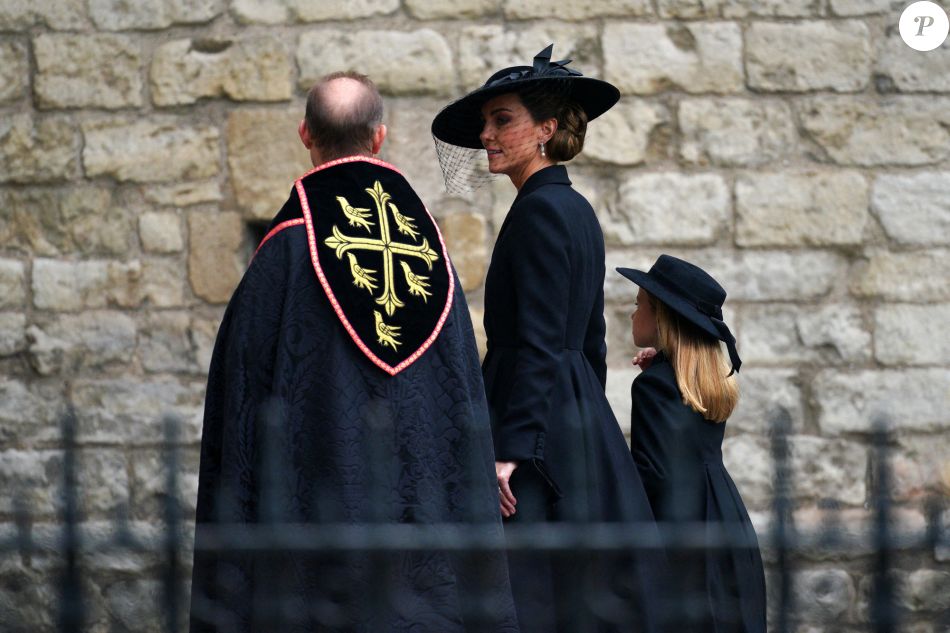 La princesse de Galles et la princesse Charlotte arrivent à la messe en ...