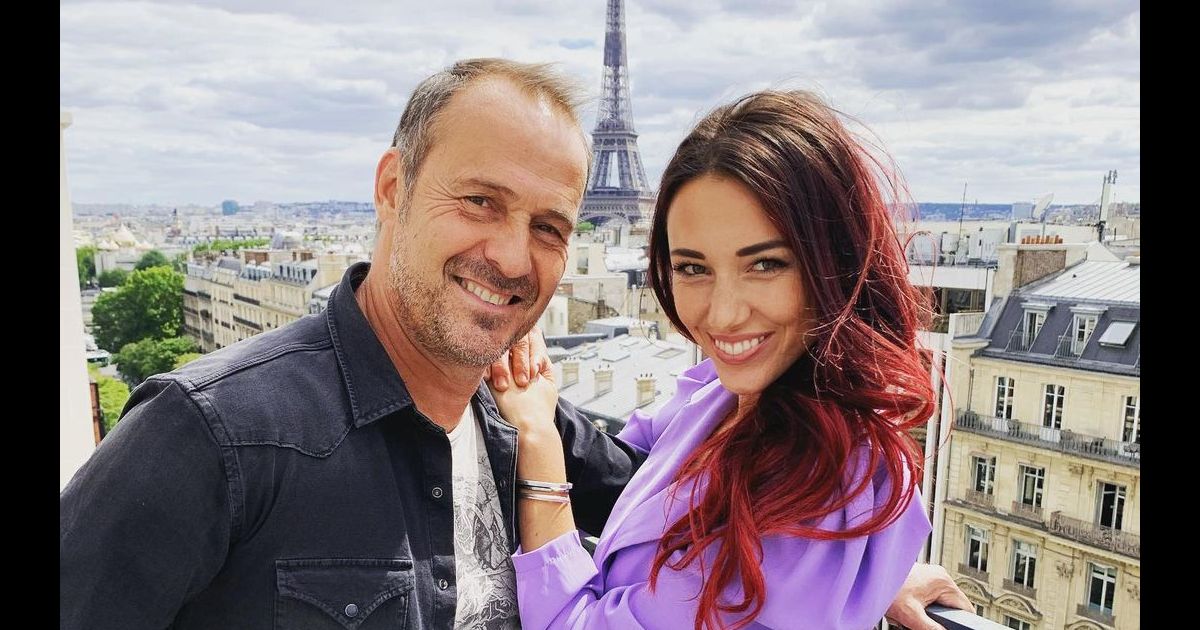 Roger Erhart et Delphine Wespiser devant la tour Eiffel, au temps de ...