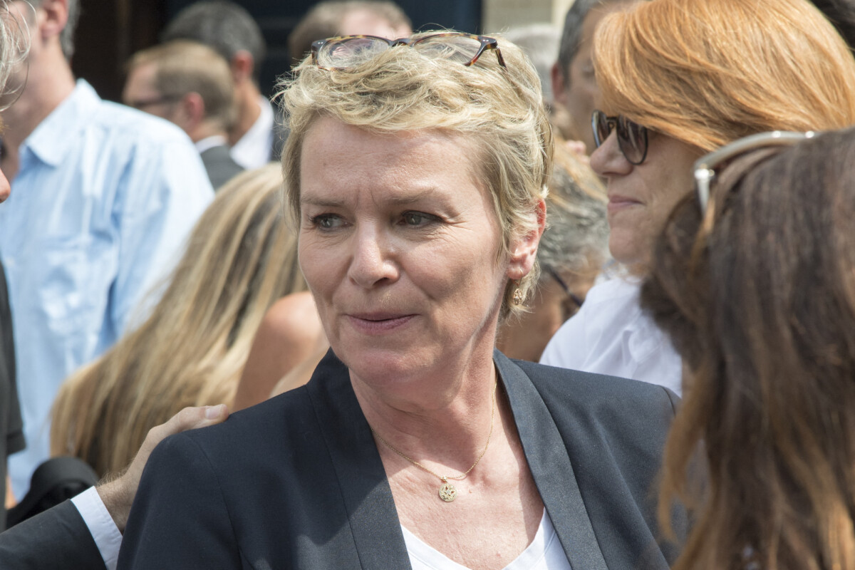 Photo : Exclusif - Elise Lucet lors des obsèques de Hervé Ghesquière en ...