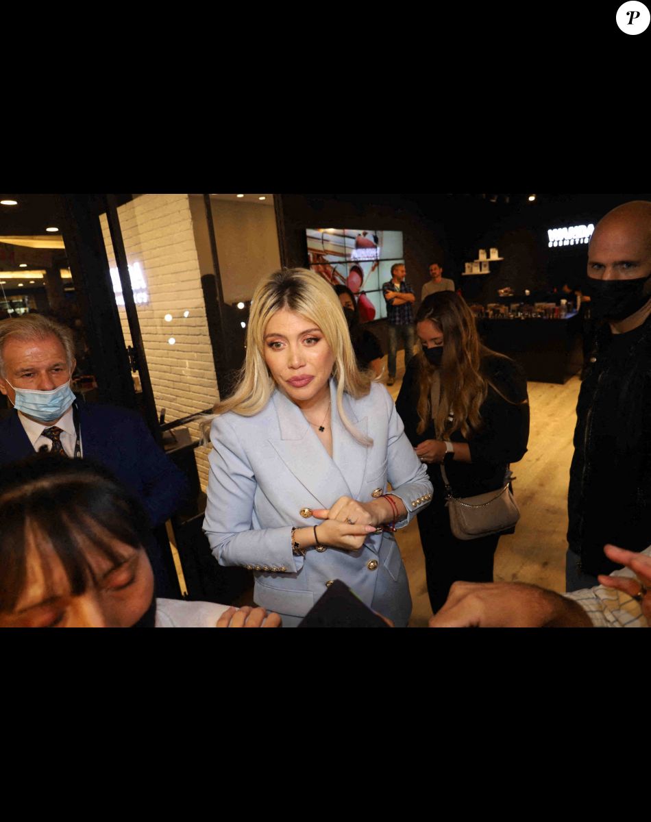Wanda Nara s'affiche avec un rappeur : Mauro Icardi pète un plomb et ...